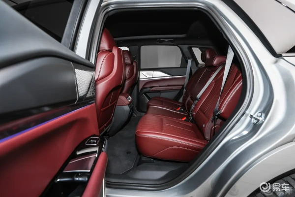 凯迪拉克XT5先说结论：凯迪拉克全新XT5底盘质感和NVH值得夸_易车