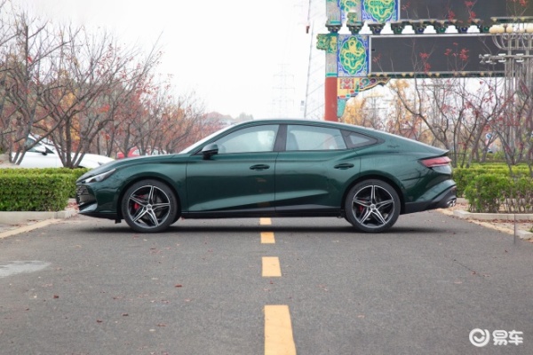 上汽名爵旗下全新2025款MG7正式上市包括三大新增功能和59项_易车