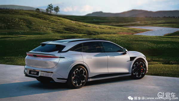 ZEEKR 007GT车身侧面采用“短前悬、长轴距、大后悬”比例_易车
