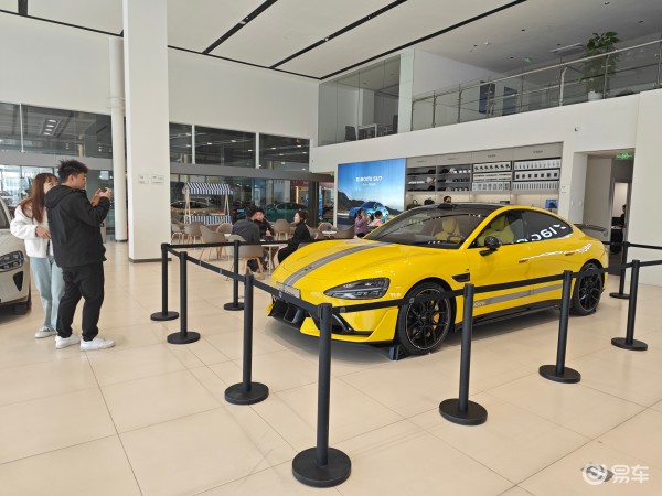 小米SU7 Ultra性能车的技术门槛和成本高昂、研发周期偏长、_易车