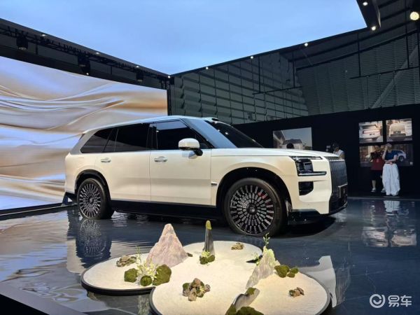 ZEEKR 9X三种极致”：纯电模式下拥有媲美顶级纯电车的静谧与_易车