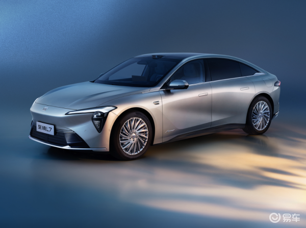 至境L7官方在近日也正式发布了新车的内饰设计_易车