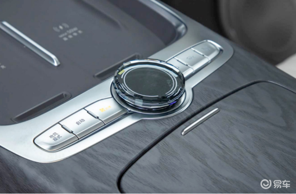 风云T11全车座椅均标配加热功能最后是座椅舒适性上_易车