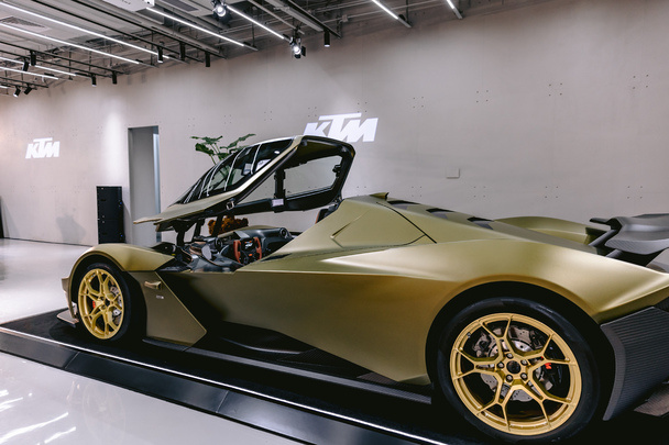 KTM首家经销商开幕庆典暨新车发布会_易车