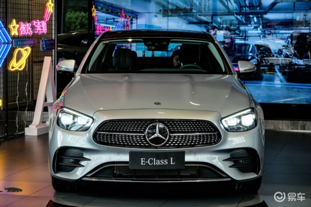 年轻是趋势，但它并未舍弃优雅实拍新款奔驰E300L运动版_易车