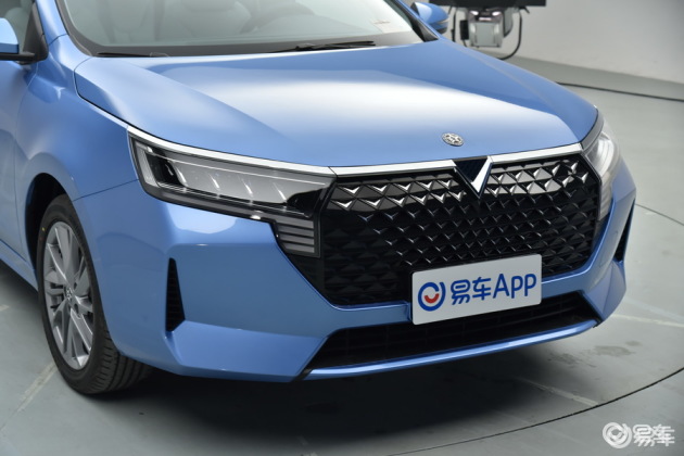 D60 PLUS VS荣威i5，TA是年轻人首选？_易车