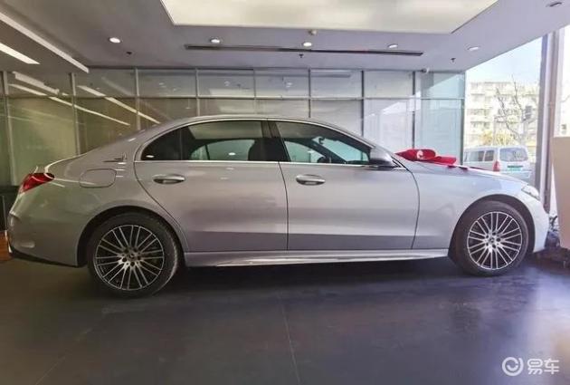 2024改款C260L皓夜运动版奔驰C级轿车，落地价仅需33万左右_易车