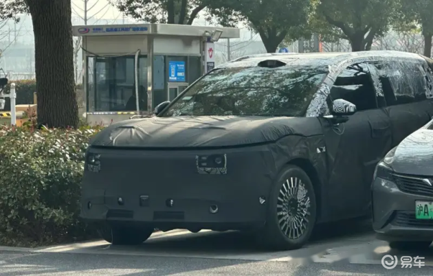 定位中大型 SUV 疑似极氪 EX1E 谍照曝光_易车