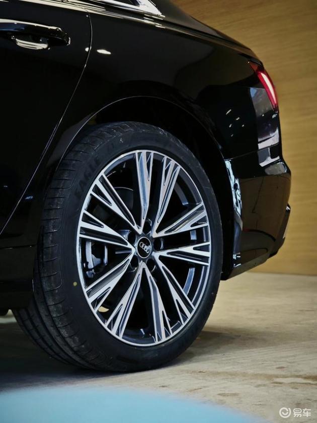 “裸车价差57000元，奥迪A6L 55TFSI与奔驰E300L尊贵，怎么选？”_易车