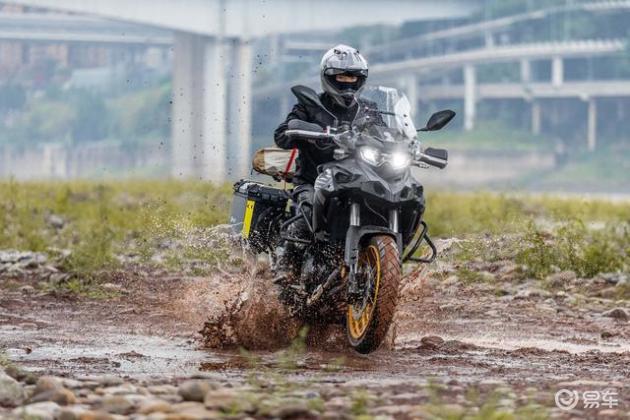 价格仅相差4000多, 贝纳利 TRK702和贝纳利 TRK552到底怎么选?_易车