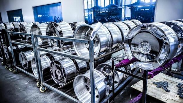 国内首家万吨锻造轮毂：TARNS钛斯锻造，重庆摩展震撼亮相！_易车