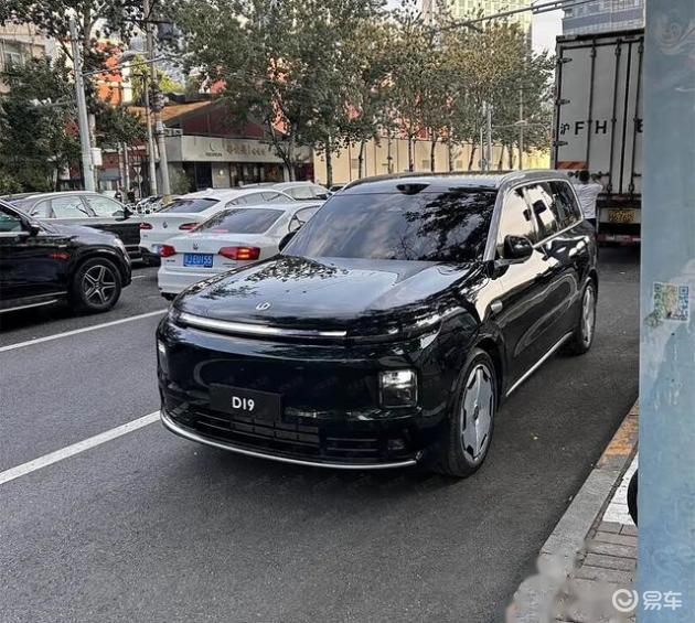 零跑D19旗舰SUV实车首曝，设计亮点抢先看_易车