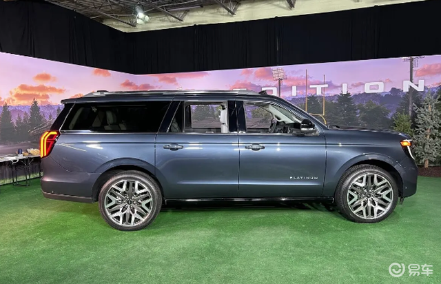 新一代福特征服者：5.6米车长+8座，3.5T+10AT_易车