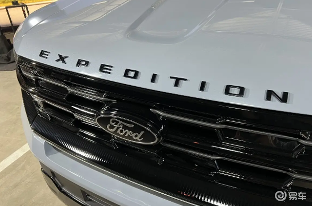 新一代福特征服者：5.6米车长+8座，3.5T+10AT_易车