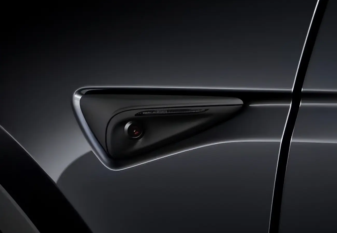 小改款Model Y上市，建议等24年中期大改款_易车