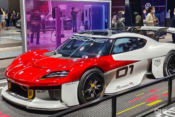 保时捷Mission R概念车完全以驾驶员为核心概念车驾驶舱基于_易车