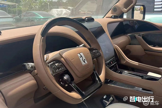比亚迪仰望U8内饰实拍曝光！质感无可挑剔，百万售价接受吗_易车