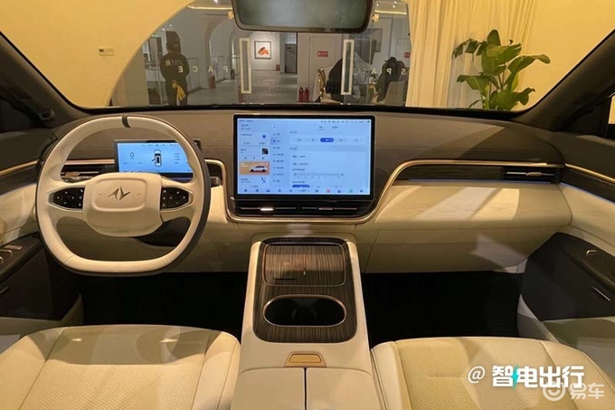 奕派008内饰实拍！销售：平替理想L8，16万来一辆？_易车