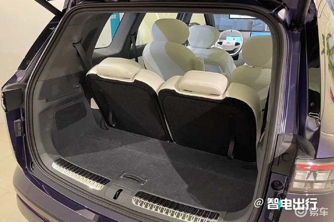 奕派008内饰实拍！销售：平替理想L8，16万来一辆？_易车