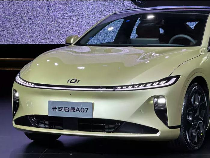 长安启源A07实拍：溜背造型+掀背尾门+无框电吸门_易车