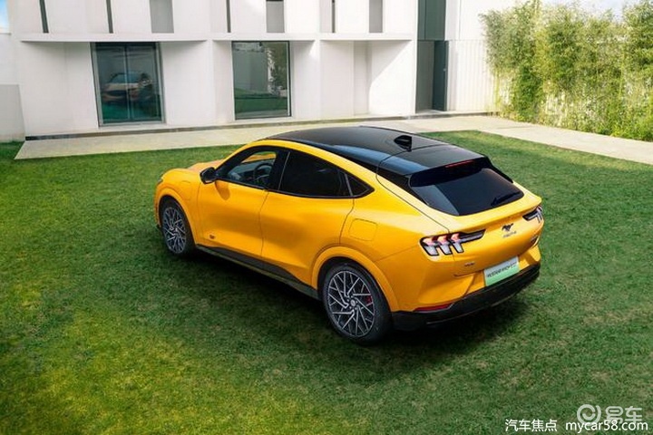福特电马新车的侧面才是展现肌肉车最直观的地方_易车