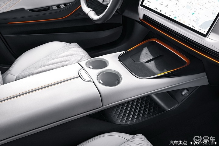 起售价下调，新款深蓝SL03纯电版上市，售15.69万起_易车