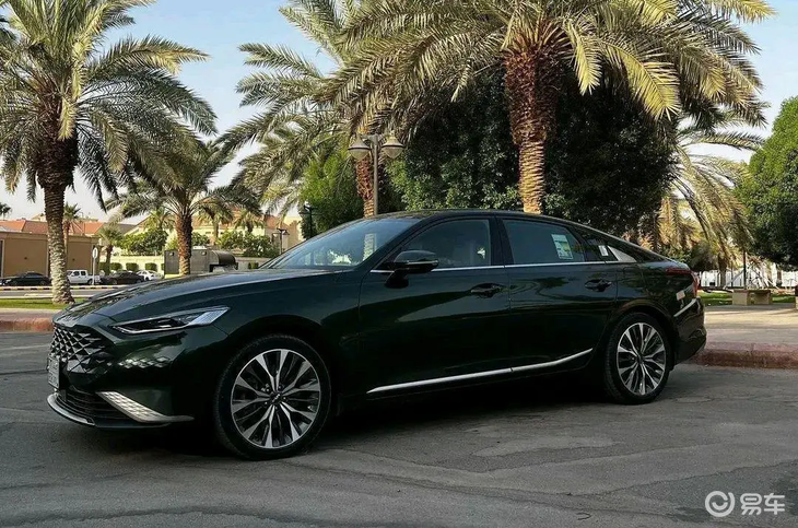 起亚K8实车谍照曝光 配3.5L V6发动机_易车