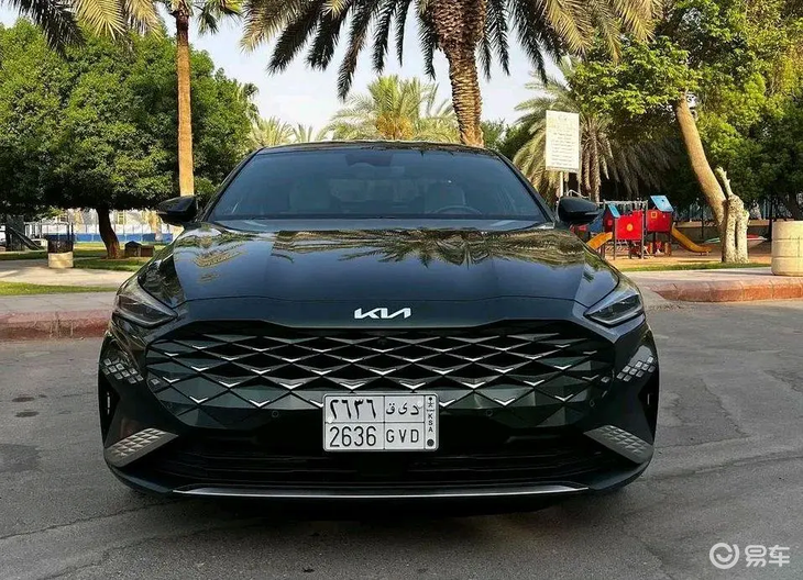 起亚K8实车谍照曝光 配3.5L V6发动机_易车