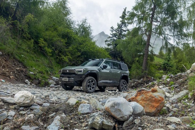 猛士M817上市31.99万起一辆车，三种生活，五全实力_易车