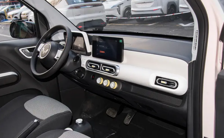 奔腾小马对比五菱宏光MINI EV，A0级别纯电怎么选？_易车