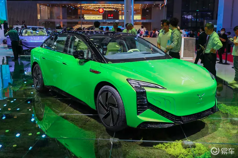 红旗E001内饰官图 配备15.5英寸大屏+AR-HUD_易车