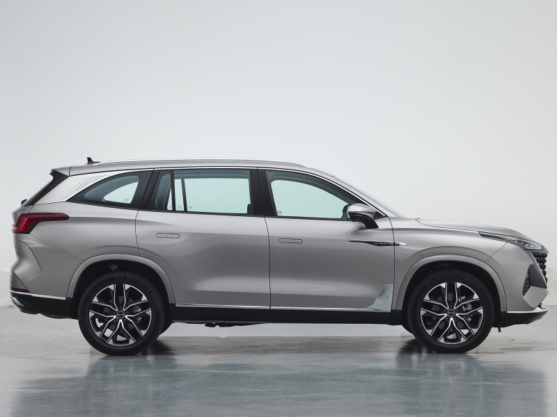 全新荣威RX9官图发布，配备47寸三联屏+电控悬架_易车