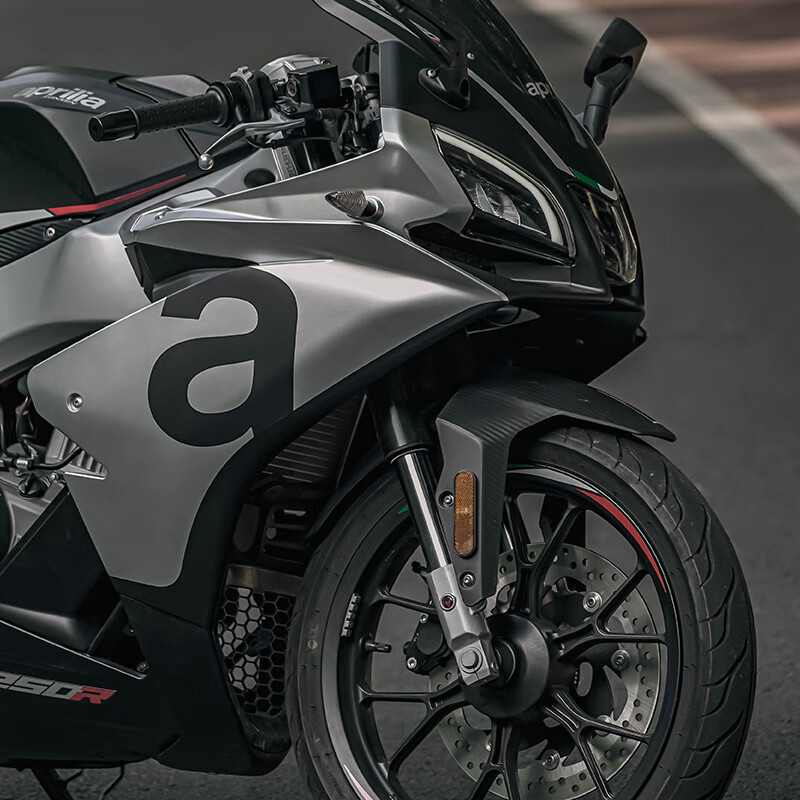 阿普利亚GPR250R驭风版上市 售价：2.298万元_易车