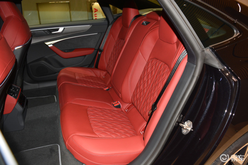 新款奥迪A7L上市 车款调整/售价44.97万元起_易车