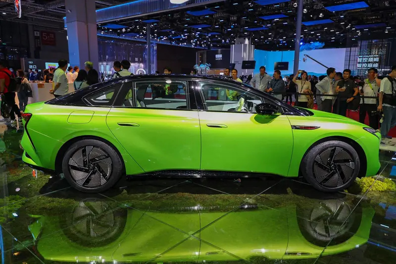 红旗E001内饰官图 将11月上市/最大续航800km_汽车产经网