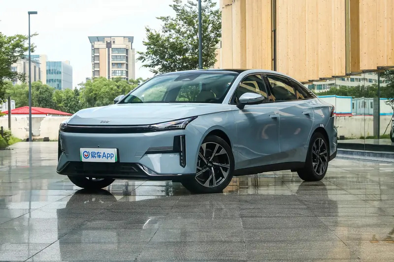 吉利银河L6配置曝光 提供四款车型/综合续航1370km_易车