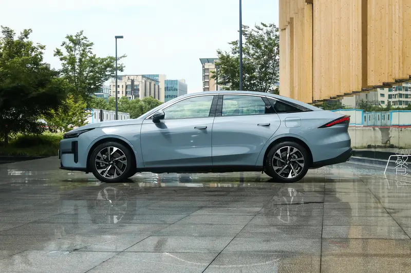 吉利银河L6配置曝光 提供四款车型/综合续航1370km_易车