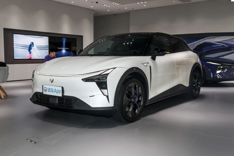 高合发布自研高算力智能座舱平台 搭载高通QCS8550芯片_汽车产经网