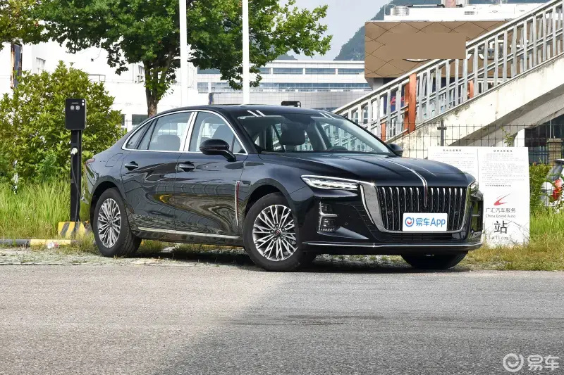 红旗H5 PHEV首台平台车试制下线 定位插混中型轿车_汽车产经网