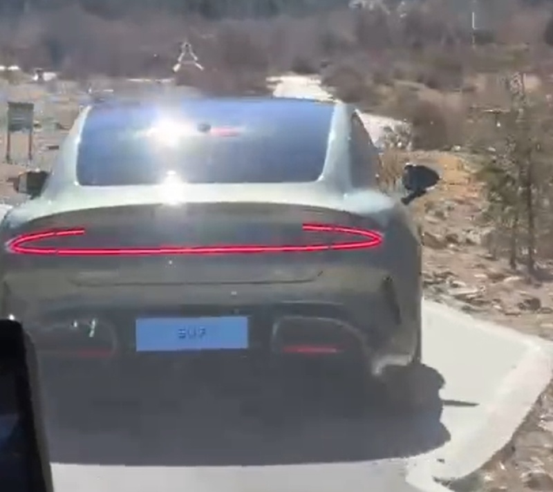 小米SU7无伪装实车图曝光 有望12月28日发布_易车