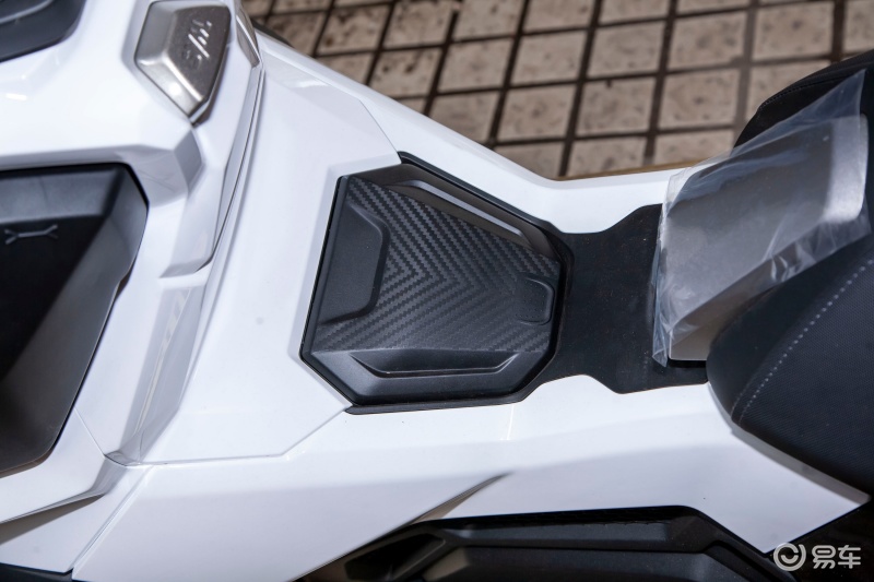 从公路通勤到烂路撒野 “ADV”化的跨界踏板摩托车推荐_易车