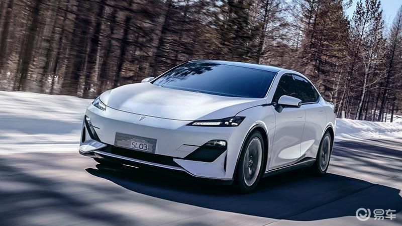 长安深蓝SL03的最大缺点，无遮阳帘的全景天幕_易车