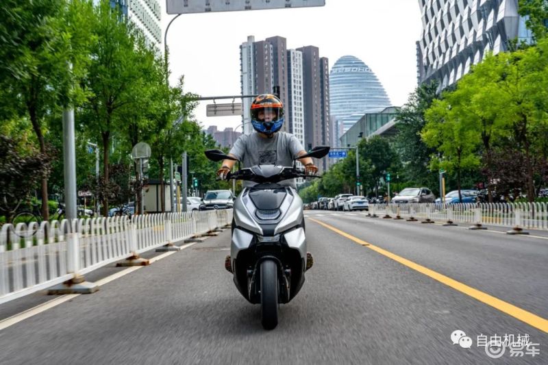 打开传统思想的钥匙，试驾极核AE8 S+_易车