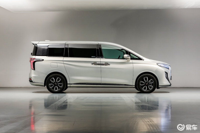 红旗HQ9 vs 腾势D9，谁才是国产MPV卷王？_易车