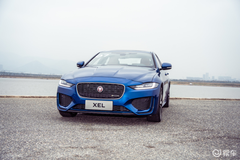 捷豹XEL轻量化车身 科技感内饰 上街下赛道皆可玩_易车