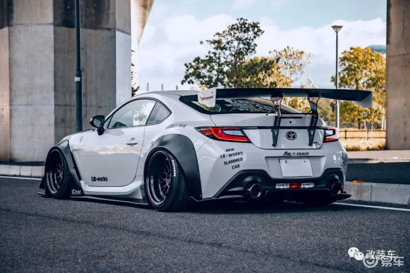 LB推出丰田GR86宽体套件，跟火箭兔相比谁更好看？_易车
