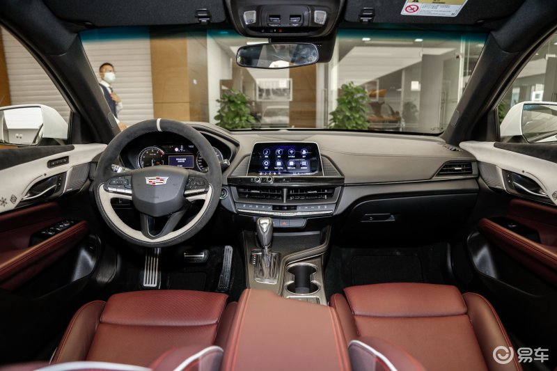 凯迪拉克CT4/XT4原神限量版实车曝光 售23.57万元起_易车