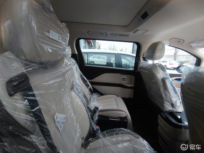 奔腾M9实车到店 红旗HQ9同平台/搭载2.0T发动机_易车