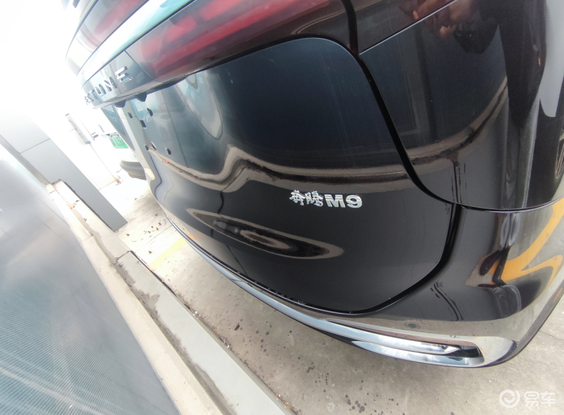 奔腾M9实车到店 红旗HQ9同平台/搭载2.0T发动机_易车