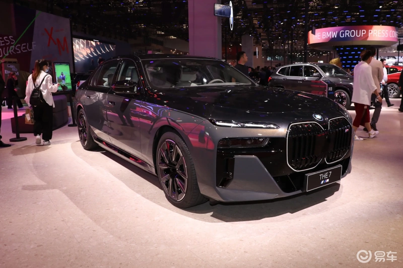 2023成都车展：宝马M760Le售181.90万元_易车